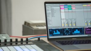 How to Use MIDI Keyboard: Everything You Need to Know (Winter 2024)